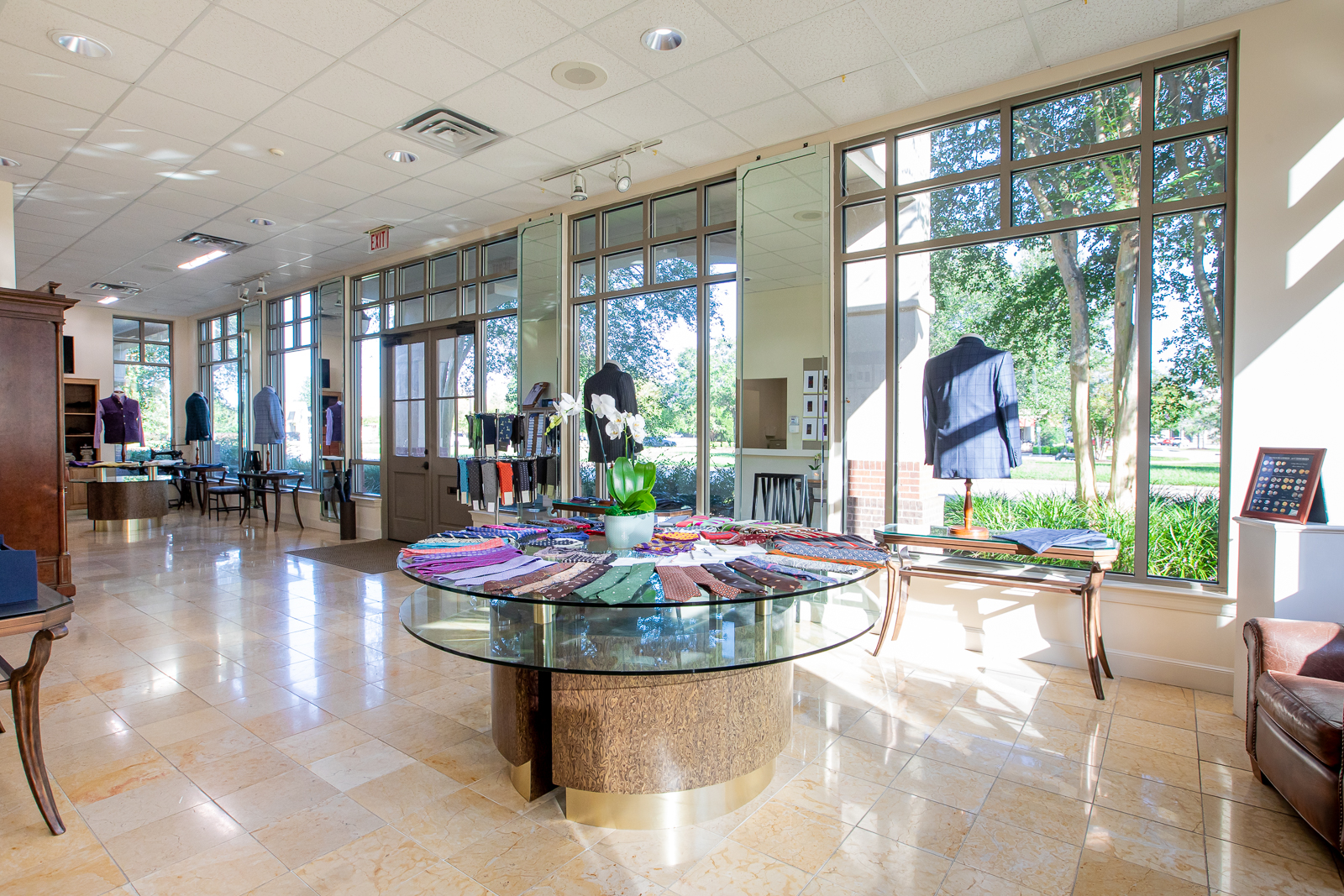 MARTINEZ CUSTOM CLOTHIER - Designed exclusively for you.